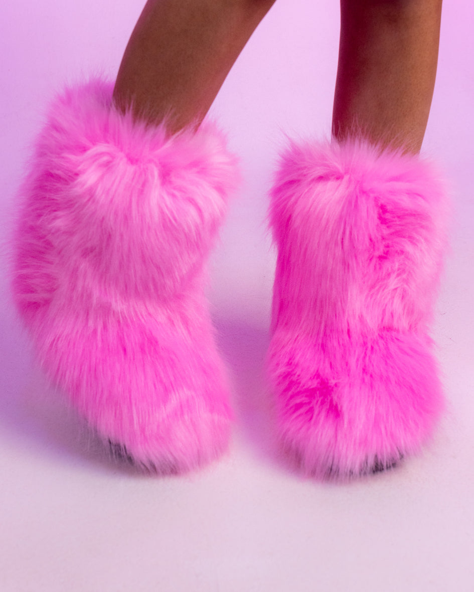 Baby Pink Boots With The Fur – Rave Wonderland